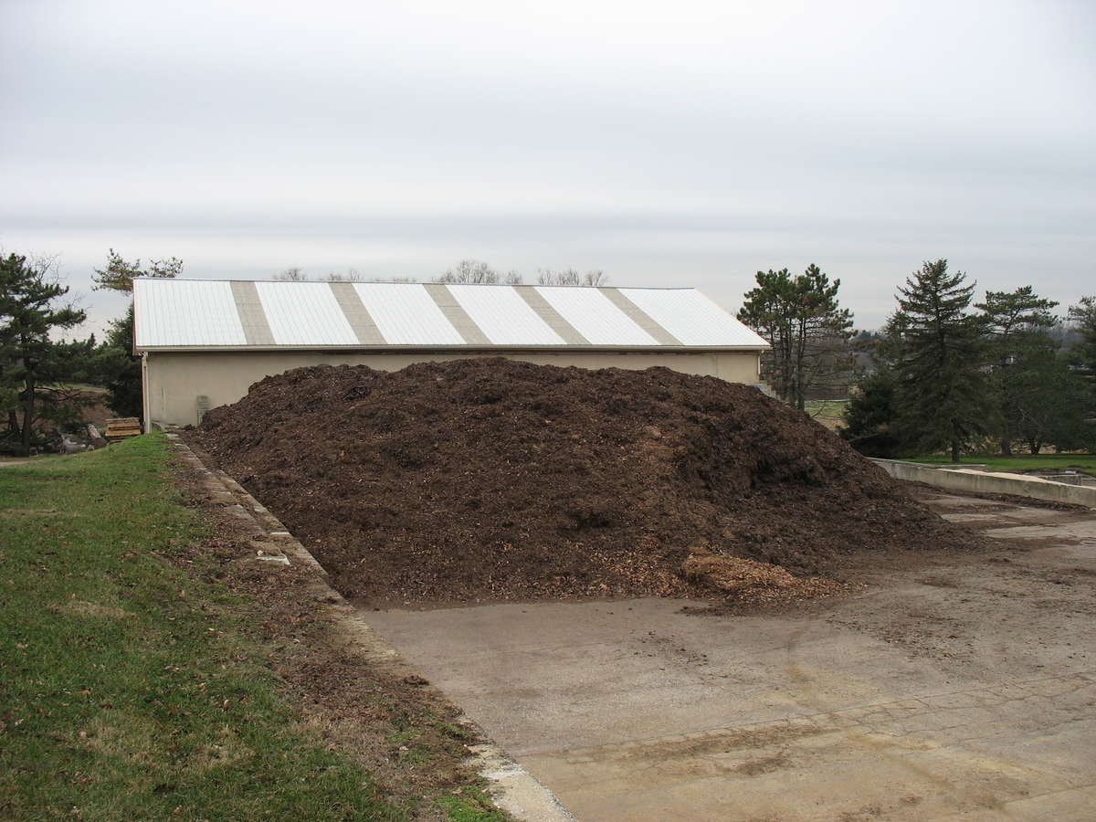 How to Turn Fallen Leaves into Springtime Mulch | Longwood Gardens